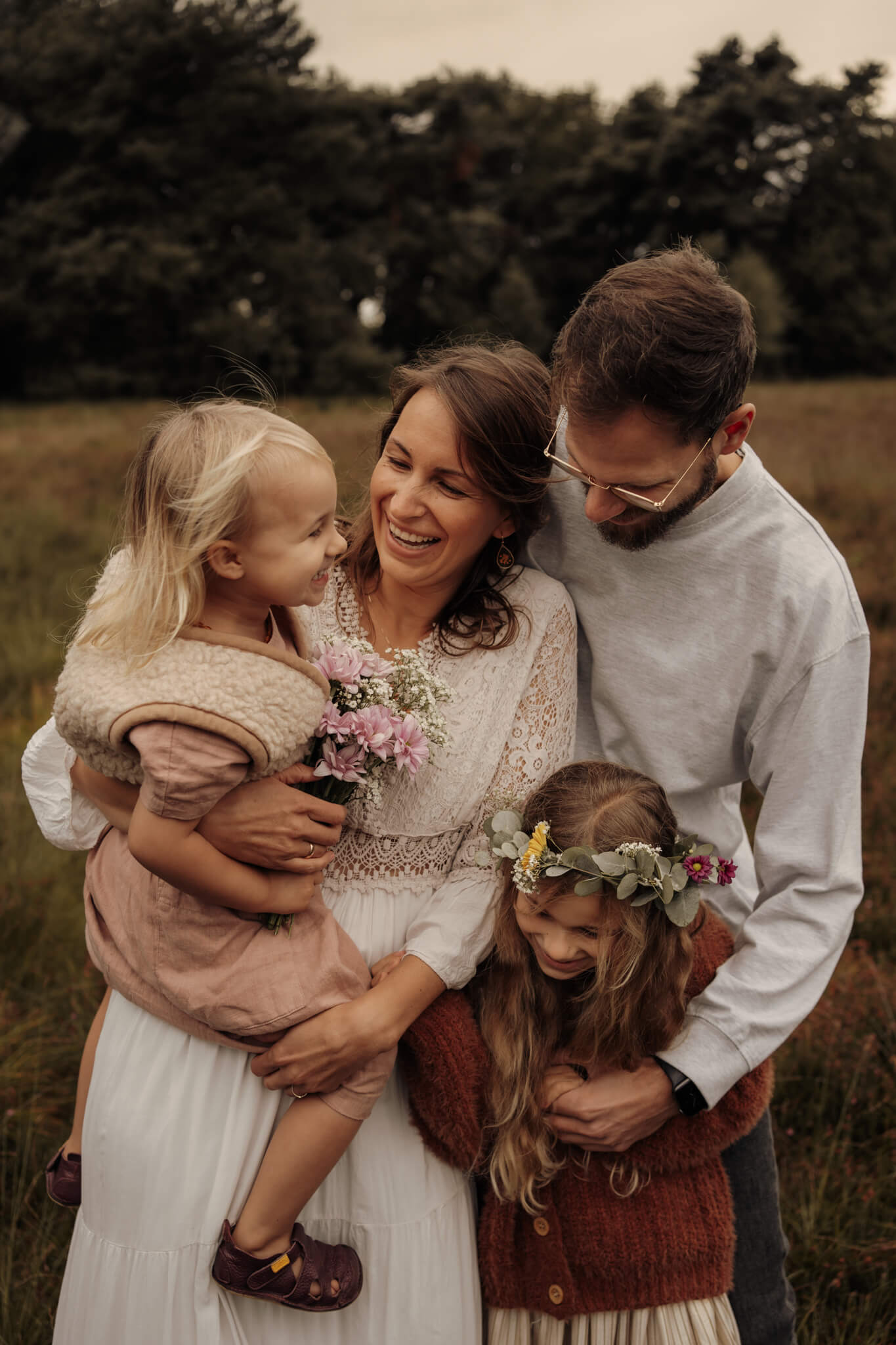 Een Liefdevolle Familieshoot voor gezinnen | Liefdevol Fotografie
